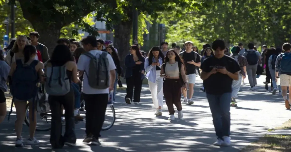 International Student Arrivals in Canada Fall 60% in 2025 | Mwakilishi.com